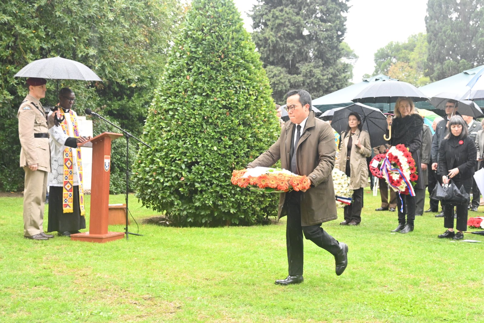 Remembrance Day service at Haydarpaşa Cemetery memorial (11 November ...